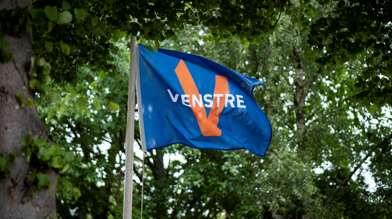 Her holder Venstres politikere grundlovstaler